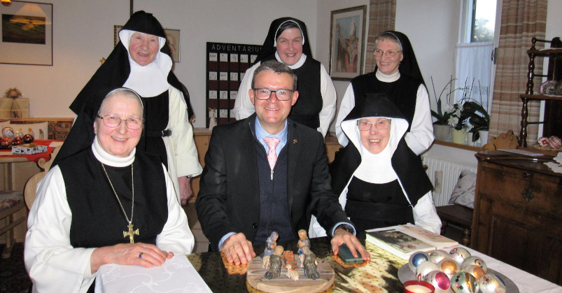Wir Schwestern von Mariengarten bei Herrn Dekan Alexander Raich in ...